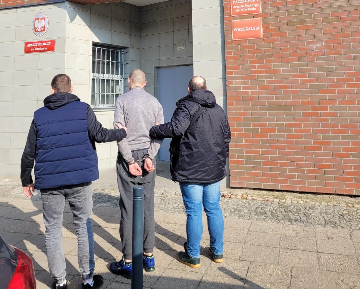 Poszukiwany w rękach policji - Aktualności - KPP Głubczyce Poszukiwany w rękach policji - Aktualności - KPP Głubczyce